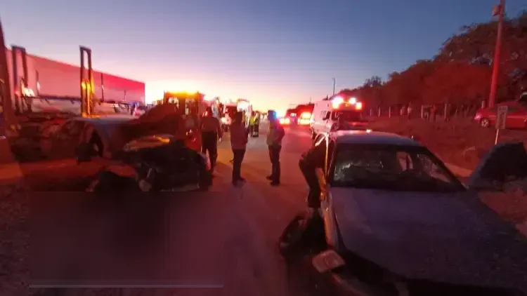 Choque En La Carretera Internacional Deja 8 Personas Lesionadas Al Sur